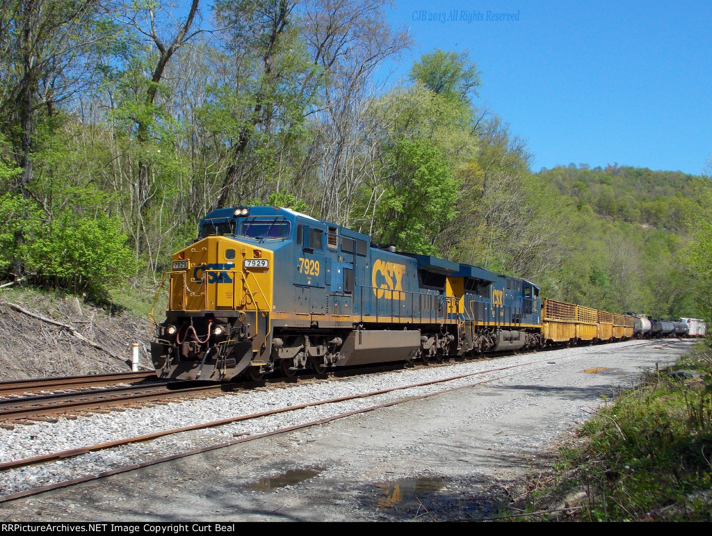 CSX 7929 and 987